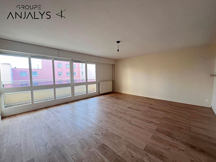 Appartement à louer - Rillieux-la-Pape, Ville nouvelle Est - 4 pièces - 3 chambres