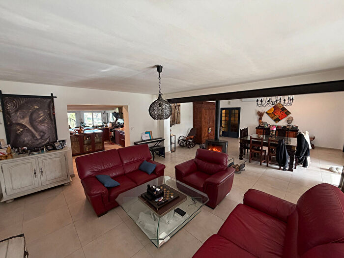 Maison à vendre - Arles, Mas-Thibert, Salin-de-Giraud - 9 pièces - 4 chambres