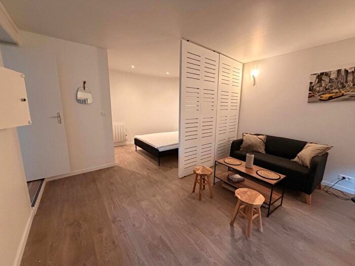 Appartement à louer - Chaville, Marivel - 1 pièce