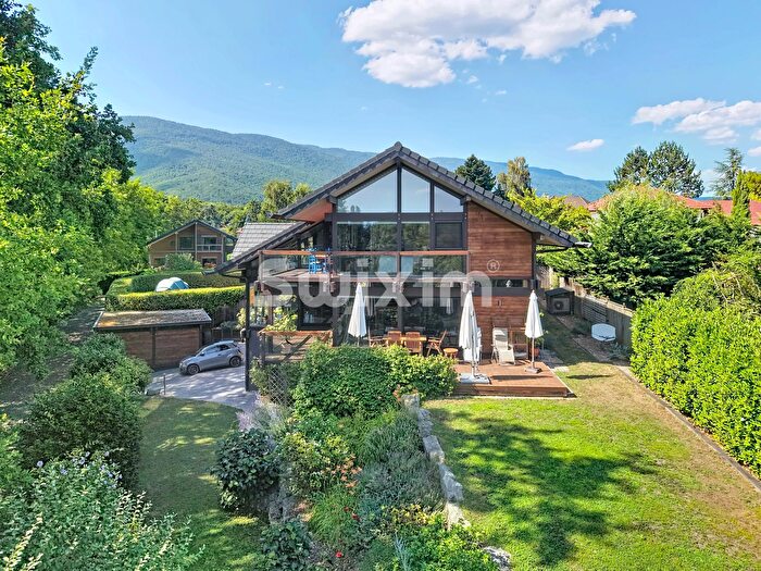 Maison 10 pièces à Divonne-les-Bains, à vendre