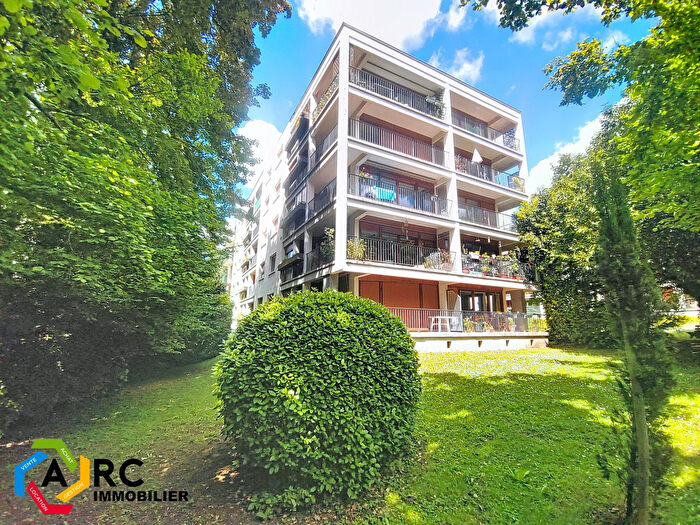 Orléans, Saint-Marc, Faubourg Bourgogne : Appartement 4 pièces à vendre