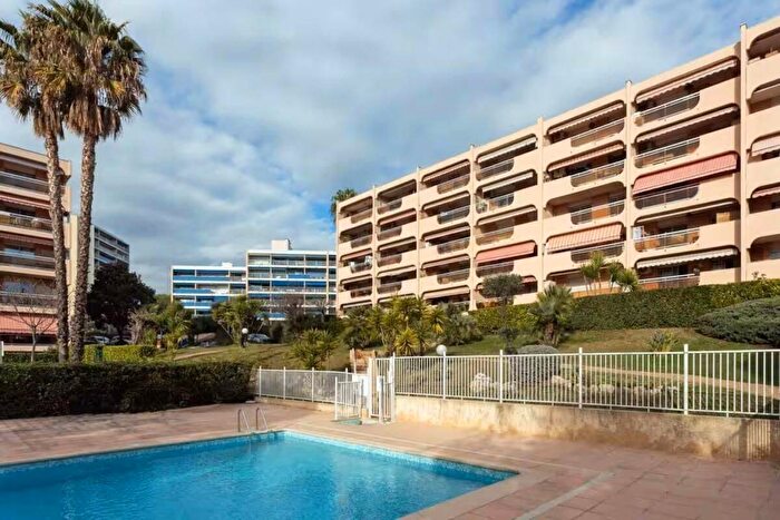 Corniche Fleurie, Nice : Appartement 3 pièces à louer