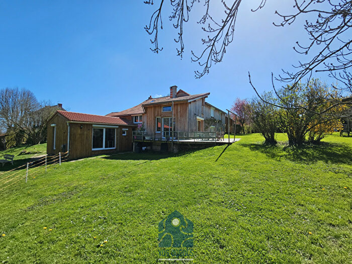 Maison à vendre - Vensat - 9 pièces - 7 chambres