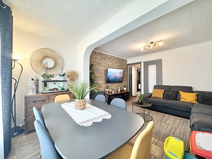 Appartement à vendre - Paray-Vieille-Poste - 4 pièces - 2 chambres