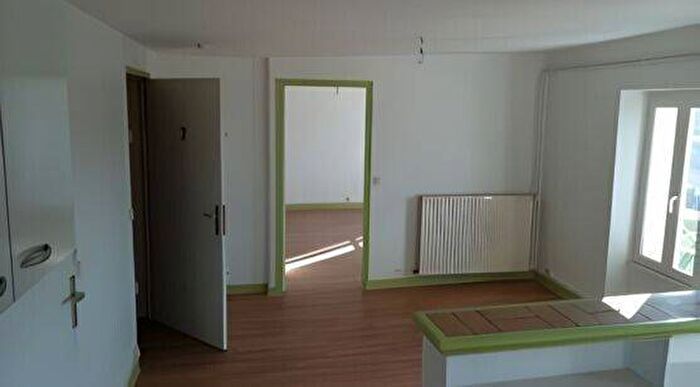 Appartement à louer - Brienon-sur-Armançon - 4 pièces - 3 chambres