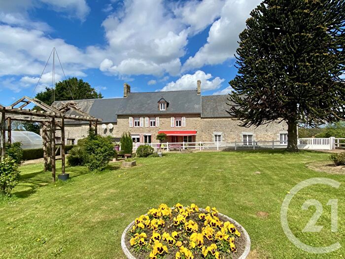 Maison à vendre - Jullouville - 7 pièces - 5 chambres