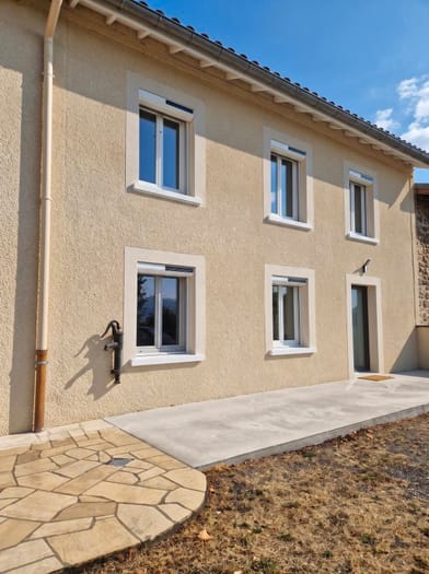 Essertines-en-Châtelneuf : Maison 6 pièces à louer