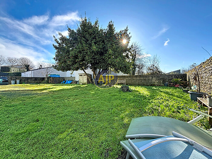 Maison à vendre - Tonnay-Charente - 4 pièces - 3 chambres