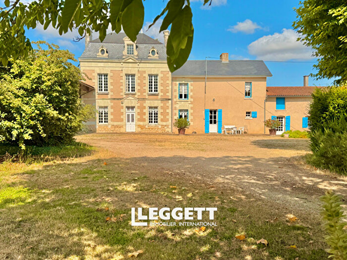 Maison à vendre - Angliers - 10 pièces - 5 chambres