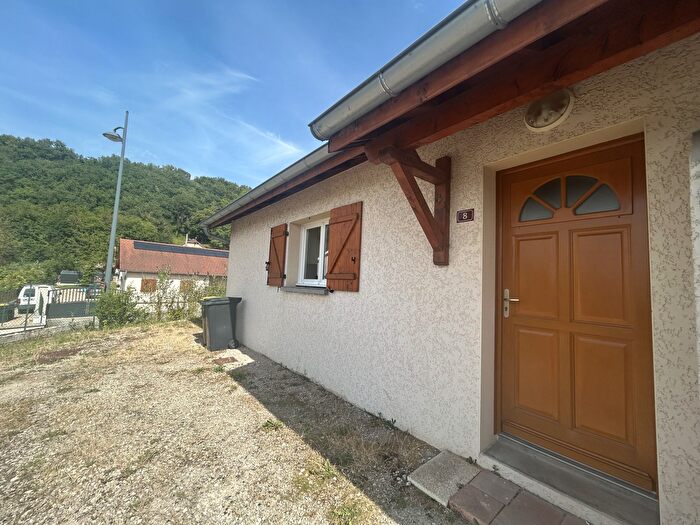 Bouvesse-Quirieu : Maison 3 pièces à louer