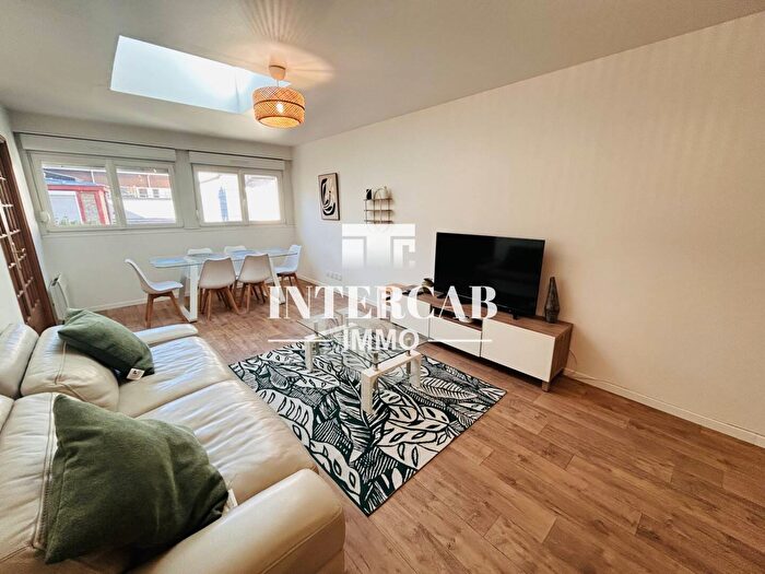 Appartement à louer - Centre Ville, Reims - 4 pièces - 3 chambres