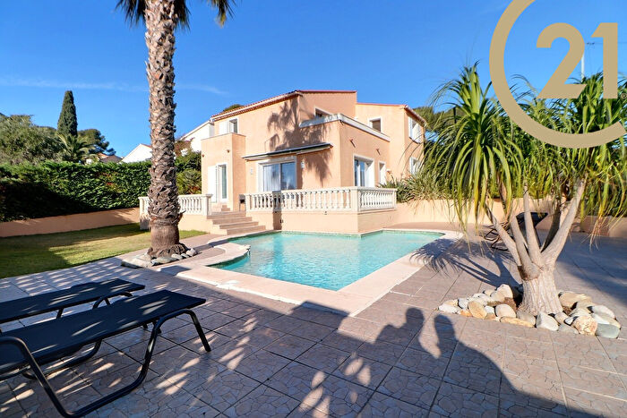 Maison à vendre - Saint-Raphaël - 6 pièces - 4 chambres