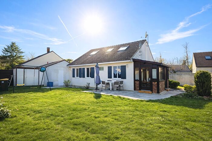 Maison à vendre - Fontenay-Trésigny - 7 pièces - 4 chambres