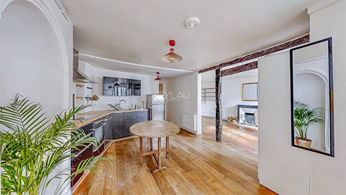 Appartement à vendre - Paris e  - 2 pièces - 1 chambre