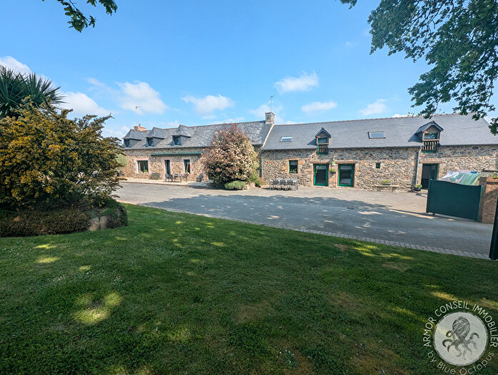 Maison 10 pièces à Saint-Denoual, à vendre