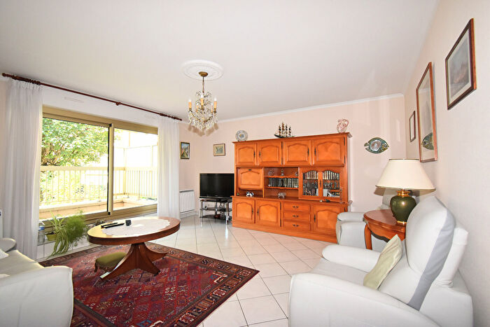 Asnières-sur-Seine, Centre-ville : Appartement 3 pièces à vendre