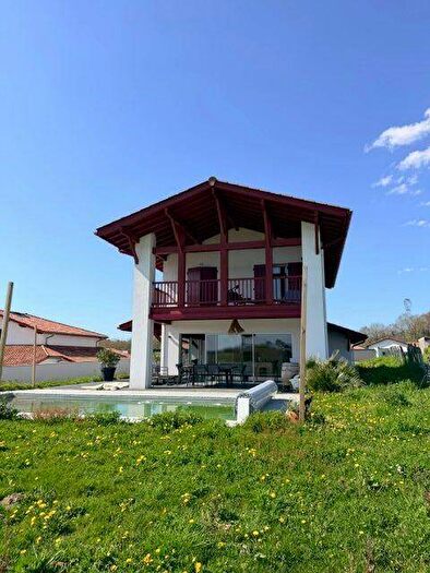Maison à louer - Ustaritz - 4 pièces - 3 chambres