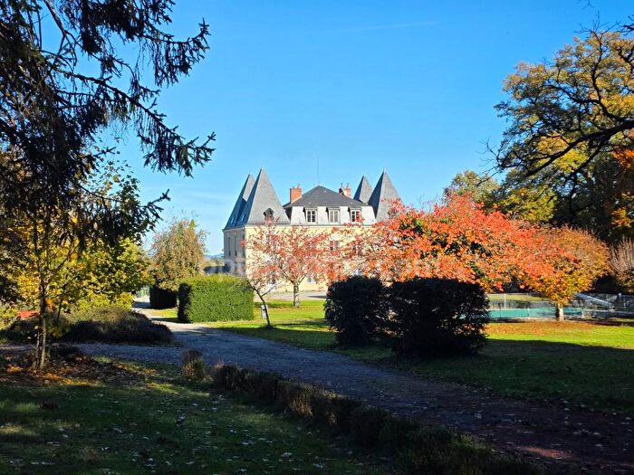 Châteauneuf-la-Forêt : Maison 12 pièces à vendre