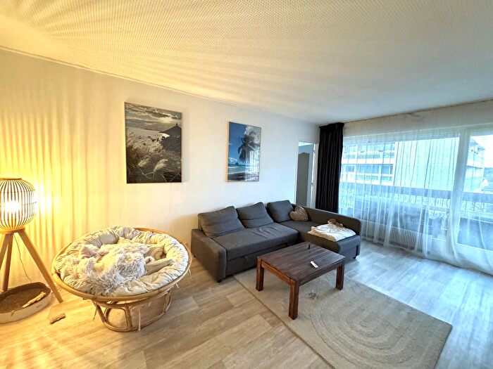 Appartement à louer - Élancourt, Le Berceau, Les Réaux, La Commanderie - 2 pièces - 1 chambre