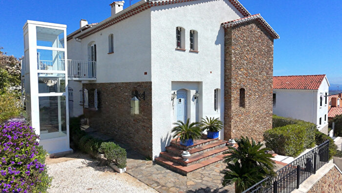 Maison 8 pièces à Hyères, Pyanet, à vendre