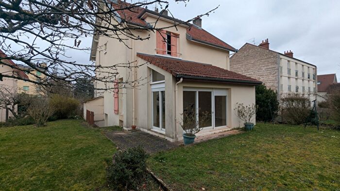 Maison à vendre - Chenôve, Chenôve - 8 pièces - 5 chambres