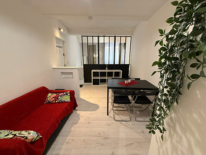 Appartement à louer - Bagnols-en-Forêt - 1 pièce - 1 chambre