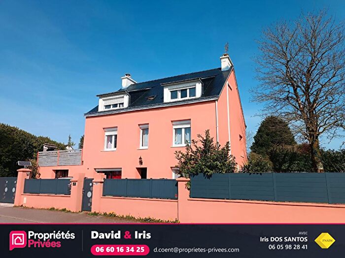 Maison 11 pièces à Saint-Caradec-Trégomel, à vendre