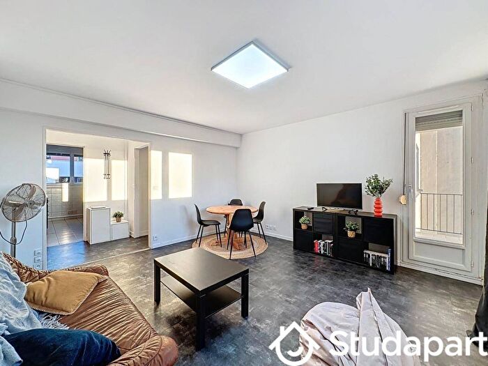 Appartement à louer - Clairmarais-Charles Arnould, Reims - 1 pièce - 4 chambres