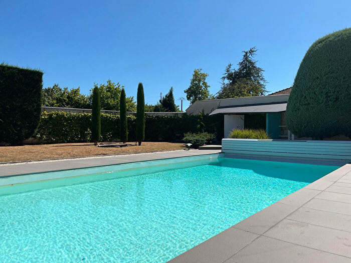 Maison à vendre - Saint-Germain-Lespinasse - 6 pièces - 3 chambres