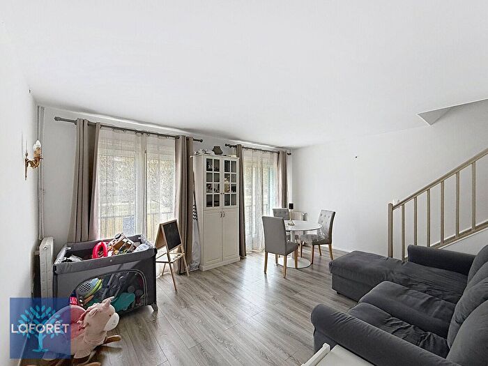 Appartement à louer - Malmedonne, Maurepas - 4 pièces - 3 chambres