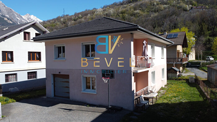 Saint-Michel-de-Maurienne : Maison 7 pièces à vendre