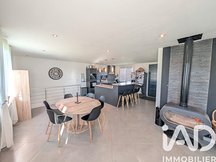 Maison à vendre - Montmorillon - 6 pièces - 4 chambres