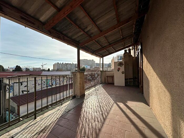 Appartement à vendre - Marseille e , Saint-Pierre - 2 pièces - 1 chambre