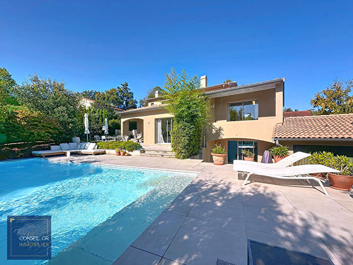 Maison à vendre - Saint-Genis-Laval, Barolles - 6 pièces - 5 chambres