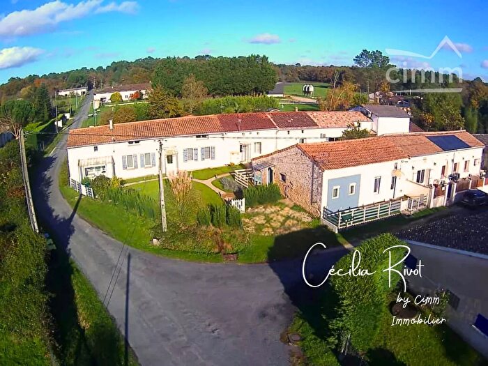 Maison à vendre - Chamouillac - 12 pièces - 4 chambres