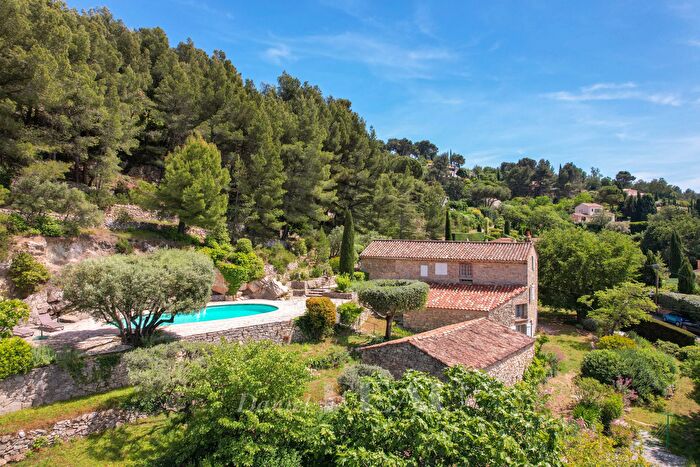 Maison à vendre - Le Beausset - 8 pièces - 6 chambres