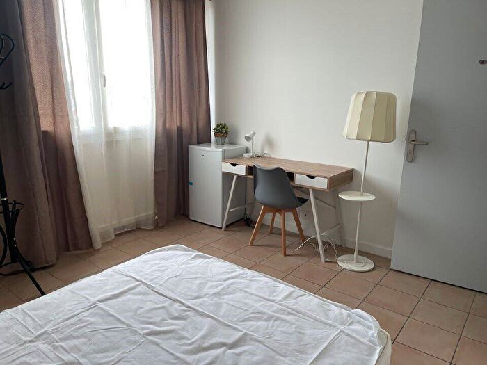 Appartement à louer - Bron Centre-Le Rafour - 4 pièces - 3 chambres