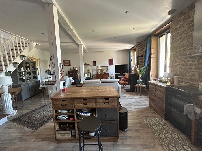 Maison 7 pièces à Thizy, à vendre