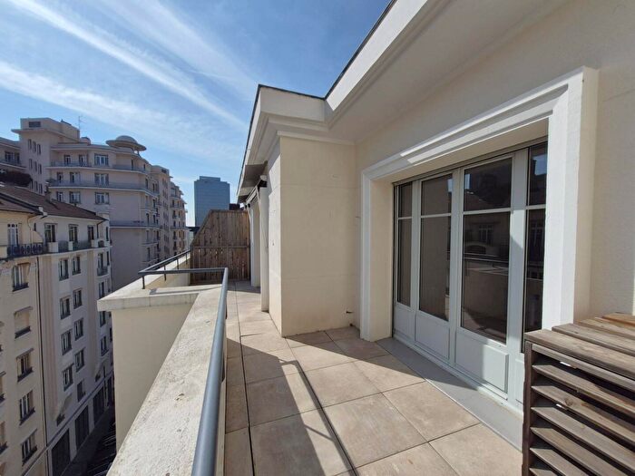 Appartement à louer - Brotteaux, Lyon ème arrondissement - 3 pièces - 2 chambres