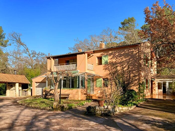 Maison à louer - Le Tholonet - 5 pièces - 4 chambres