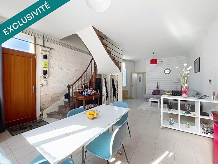 Maison à vendre - Ruelle-sur-Touvre - 4 pièces - 3 chambres