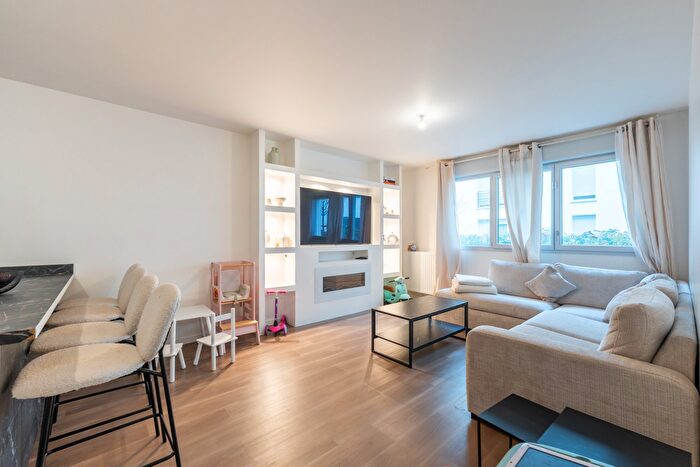 Appartement à vendre - Livry-Gargan, Centre-ville - 3 pièces - 2 chambres