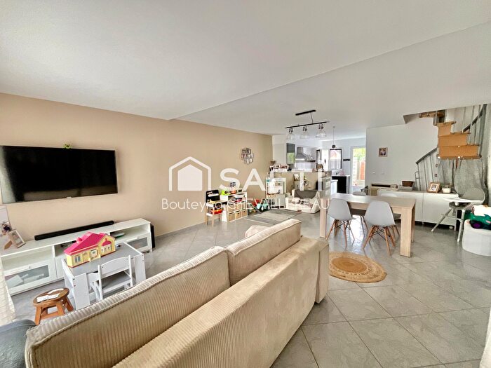 Maison 4 pièces à Lamarque, à vendre