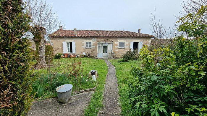 Mortagne-sur-Gironde : Maison 6 pièces à vendre