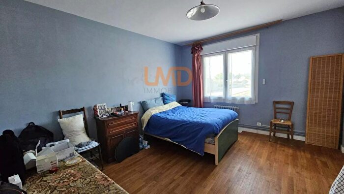 Maison à vendre - Saint-Jean-dAngély - 8 pièces - 6 chambres