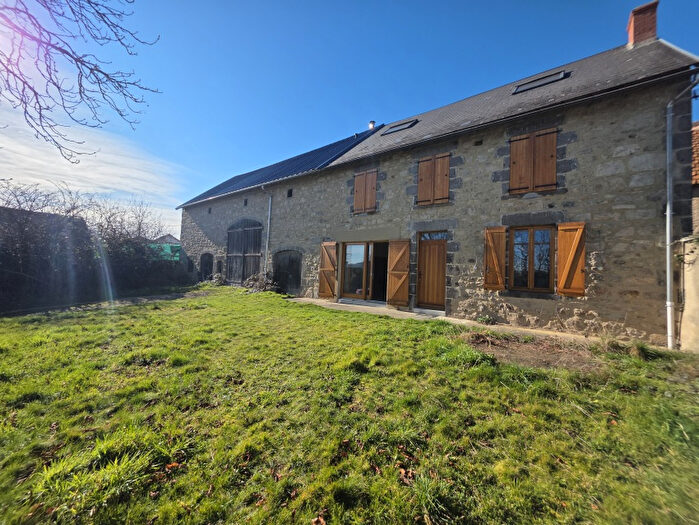 Maison à louer - Saint-Angel - 4 pièces - 3 chambres