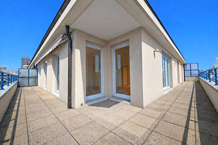 Appartement à louer - Brotteaux, Lyon ème arrondissement - 5 pièces - 3 chambres