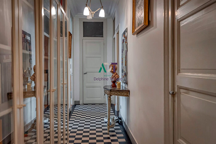 Appartement à vendre - Grenoble, Centre-ville - 4 pièces - 3 chambres