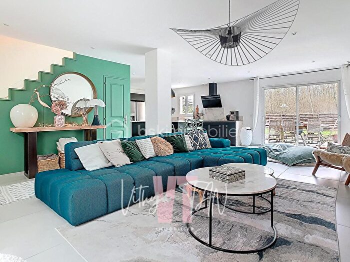 Maison à vendre - Villeneuve-Saint-Denis - 7 pièces - 5 chambres