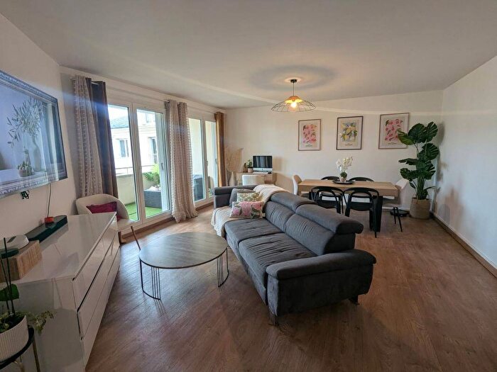 Appartement à louer - Clos de la Grande Salle, Fleury-les-Aubrais - 4 pièces - 3 chambres